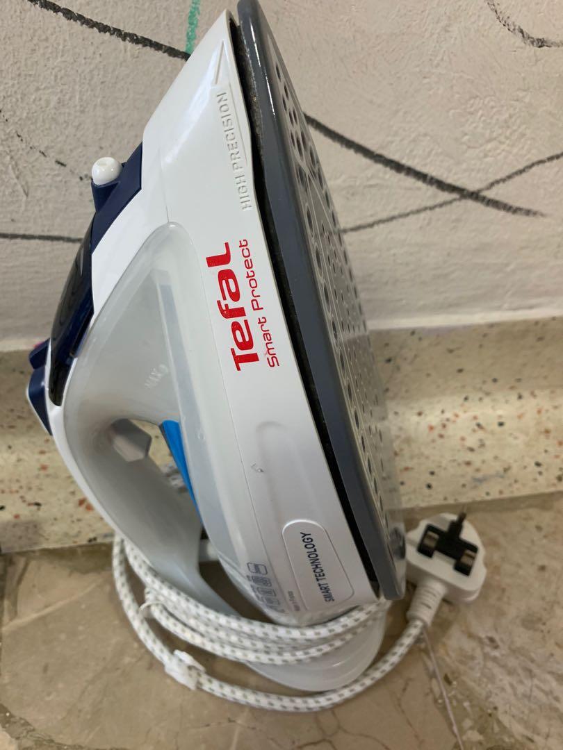 Tefal FV4970 Smart Protect Steam Iron, 2500 Watt, White, TV & Home ...