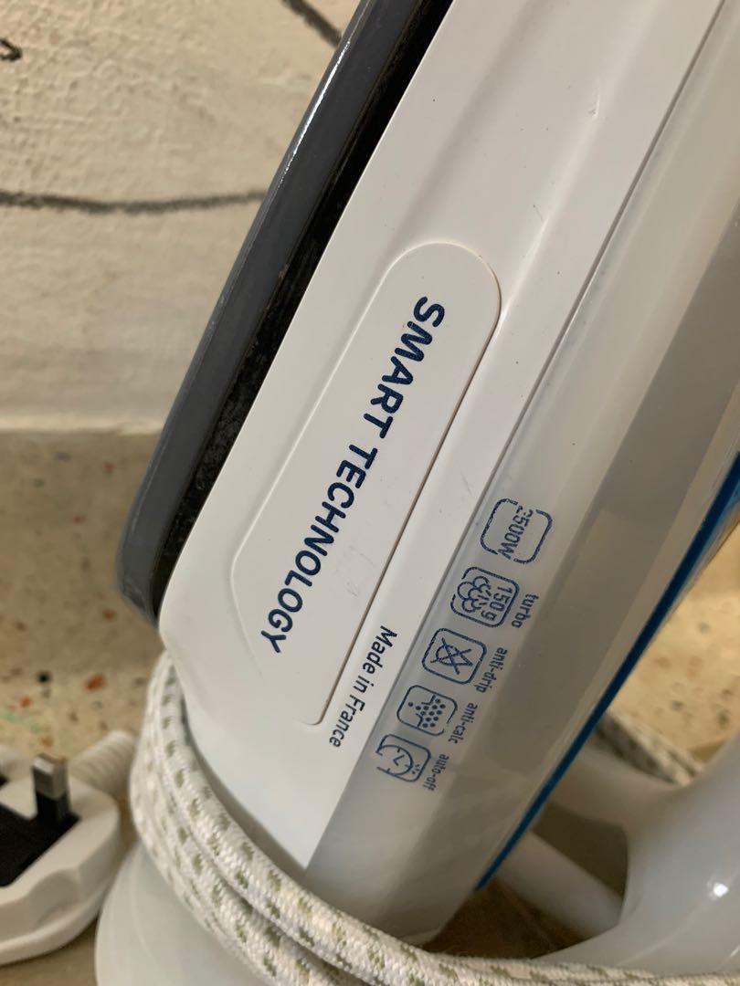 Tefal FV4970 Smart Protect Steam Iron, 2500 Watt, White, TV & Home ...