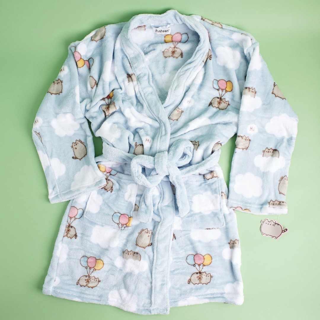 Pusheen Bath Robe, Beauty & Personal Care, Bath & Body, Bath on Carousell