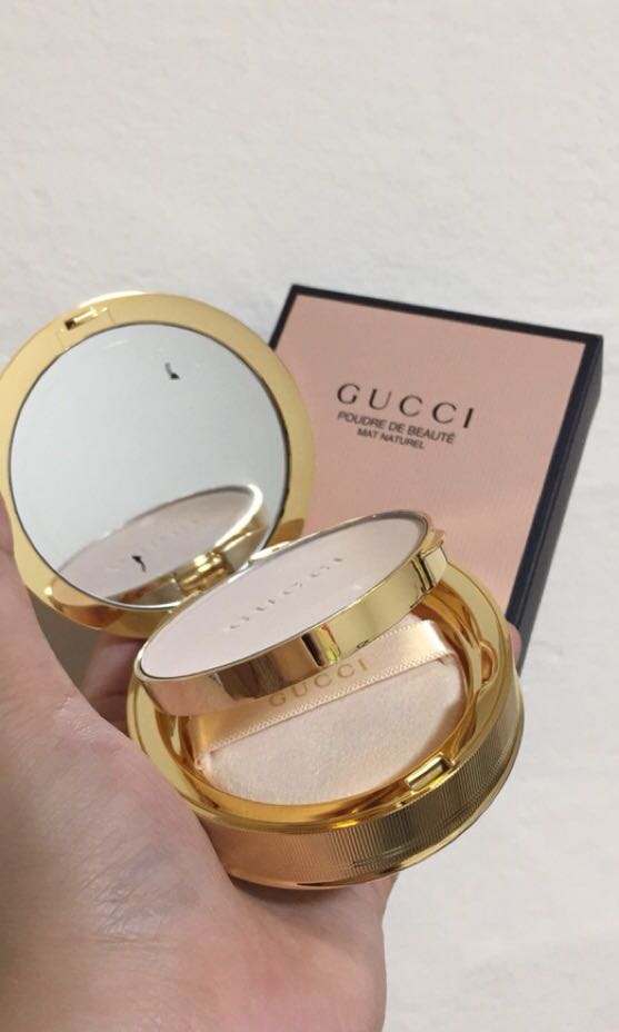 GUCCI Loose Powder, Beauty & Personal Care, Face, Makeup on Carousell