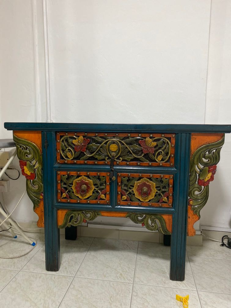 Peranakan Display Table, Furniture, Shelves & Drawers on Carousell