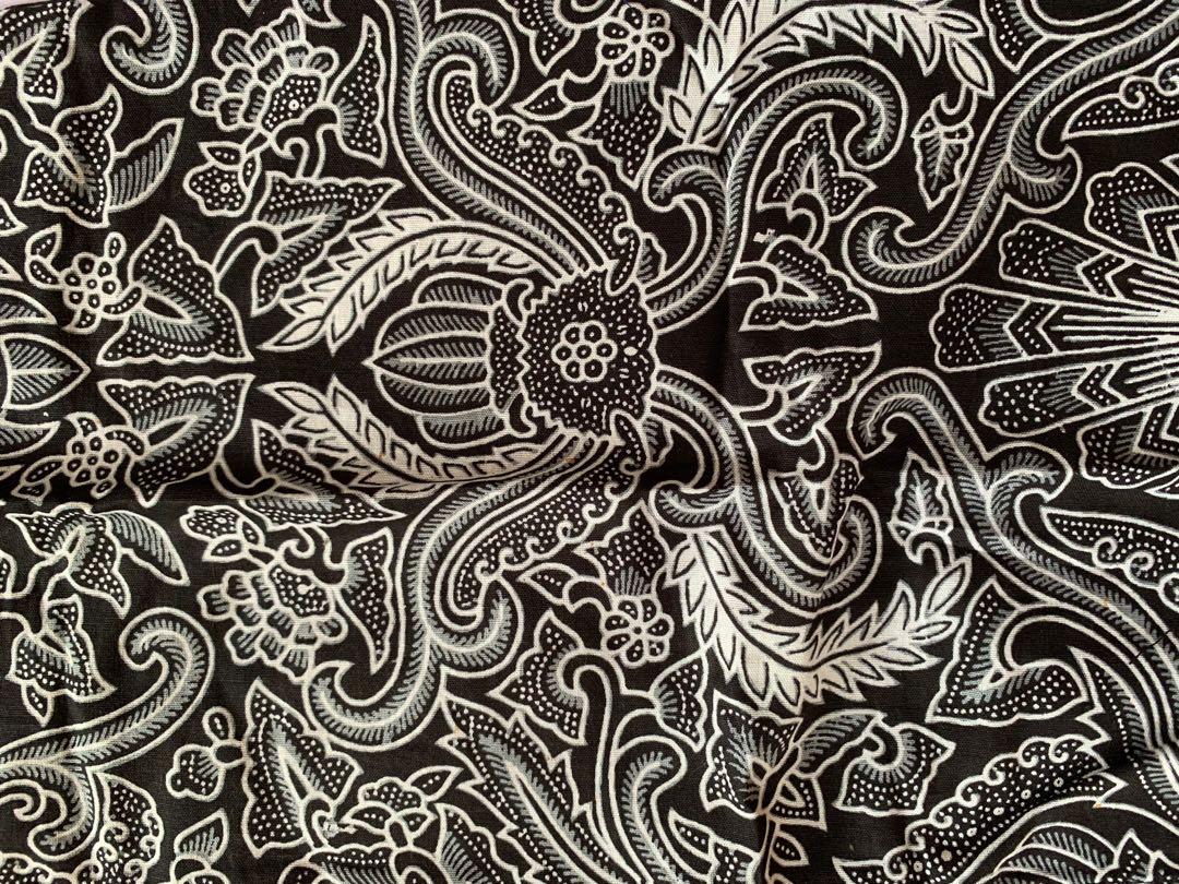 NEW Batik Hitam Putih, Fesyen Pria, Pakaian , Atasan di Carousell