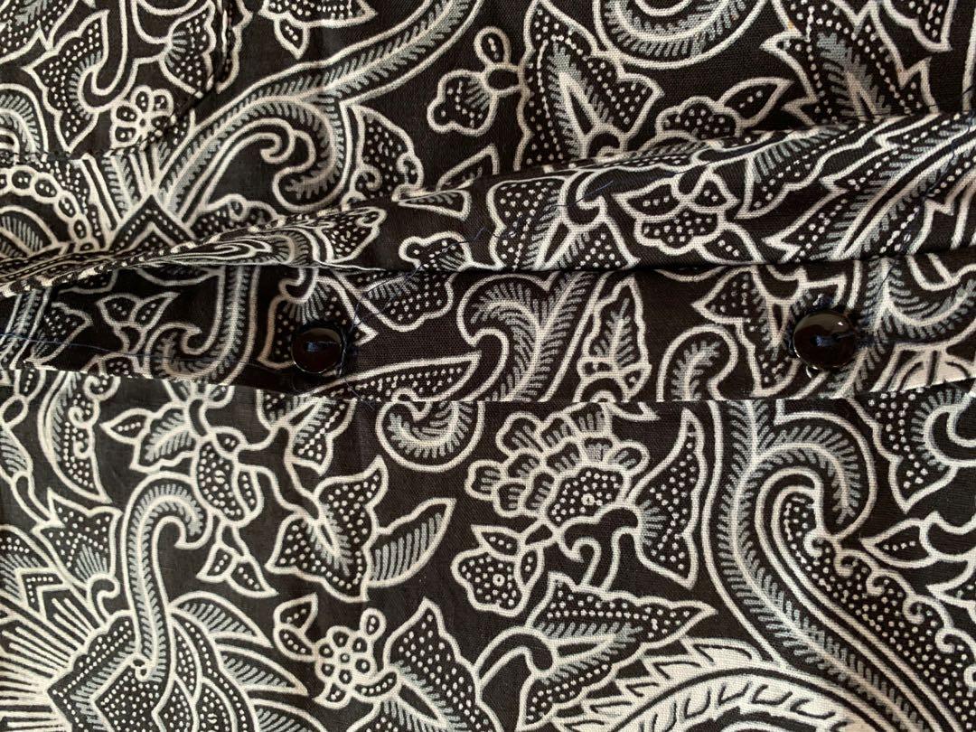 NEW Batik Hitam Putih, Fesyen Pria, Pakaian , Atasan di Carousell