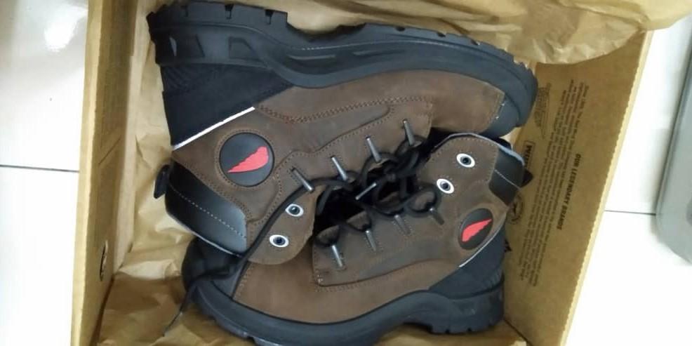 Red Wing 3228 Safety Boots, Men's Fashion, Footwear, Boots on Carousell