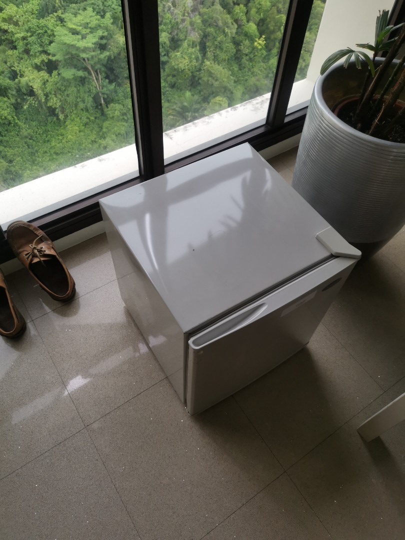 Samsung Mini Fridge, TV & Home Appliances, Kitchen Appliances ...