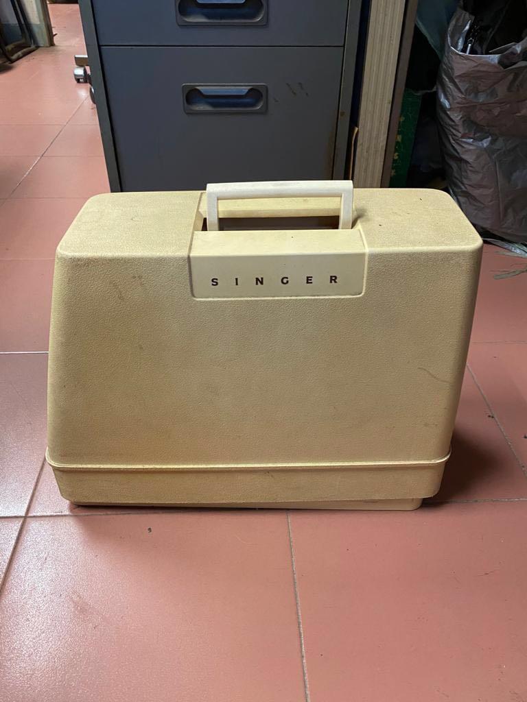 勝家 衣車 縫紉機 SINGER 7105 ELECTRIC SEWING MACHINE, 傢俬＆家居, 家居裝飾, 家居裝飾 - 其他 ...