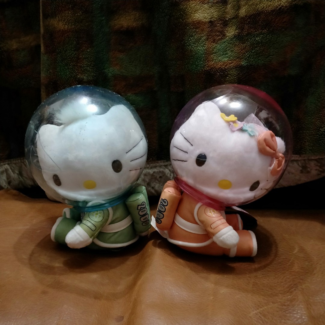 (新品）麥當勞McDonald's Hello Kitty 結婚組一對Space Millennium Wedding玩偶/公仔, 書籍、休閒 ...