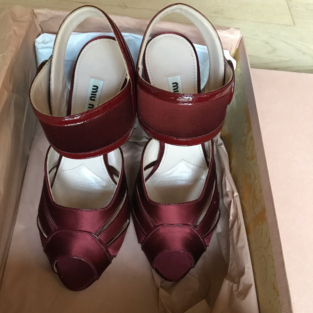 Authentic Miu miu silk high heel sandals 高貴深紅絲質高踭鞋, 女裝, 鞋, 高跟鞋 - Carousell