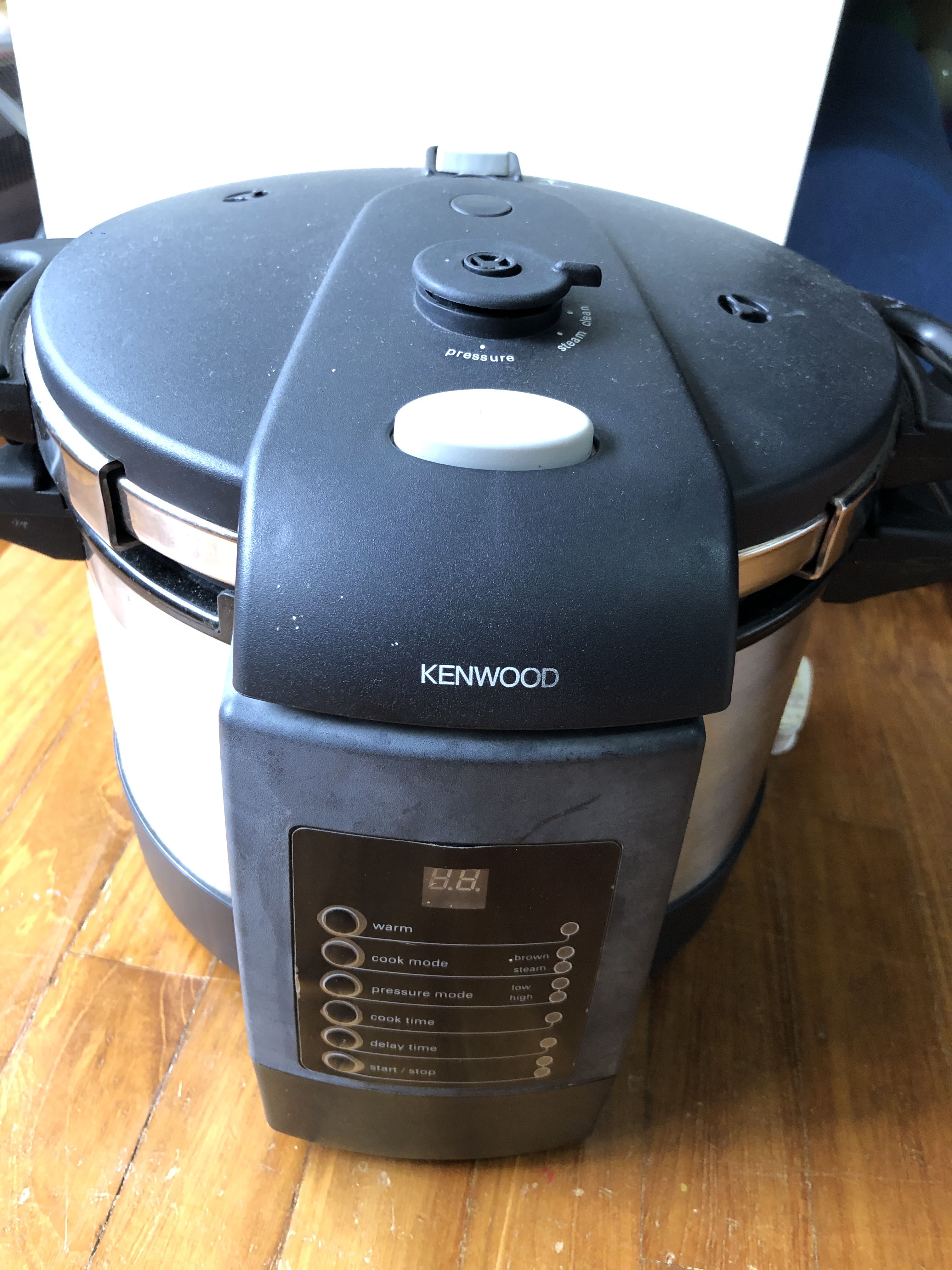 Kenwood Pressure cooker, Home Appliances, Kitchenware on Carousell