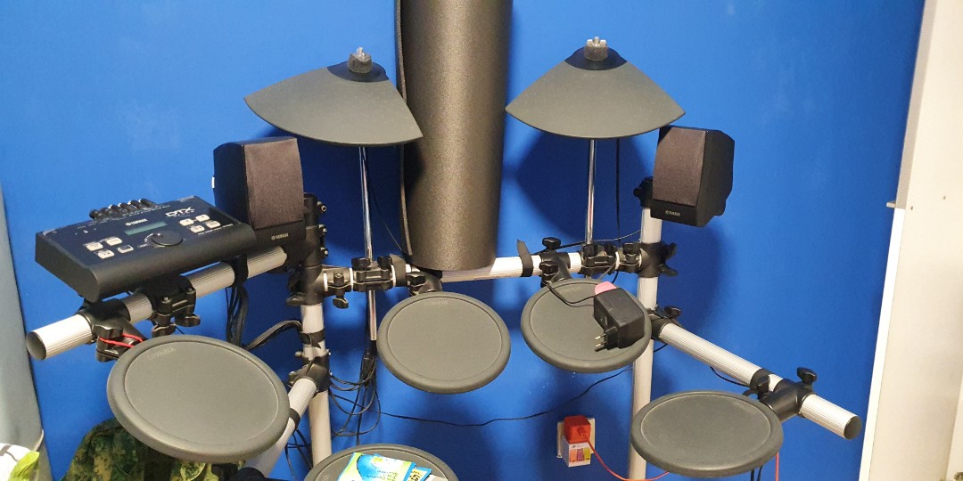 YAMAHA basic Digital drum set (DTX500), Music & Media, Music ...