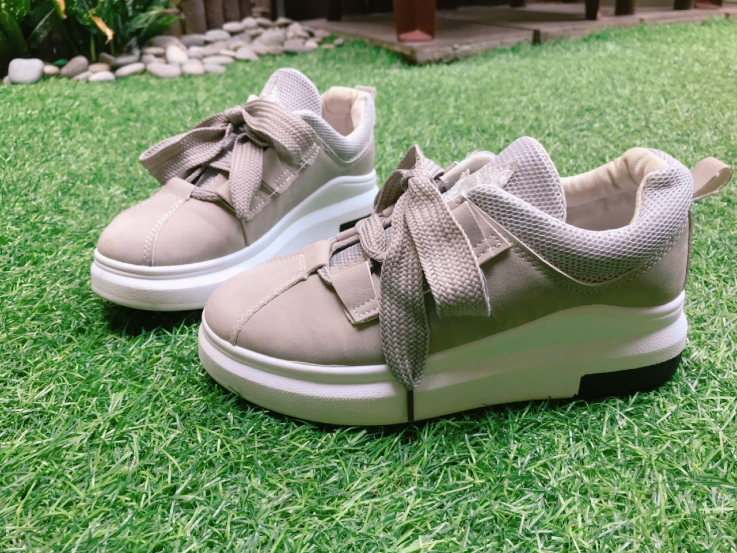 Women korean shoes, Women's Fashion, Footwear, Sneakers on Carousell