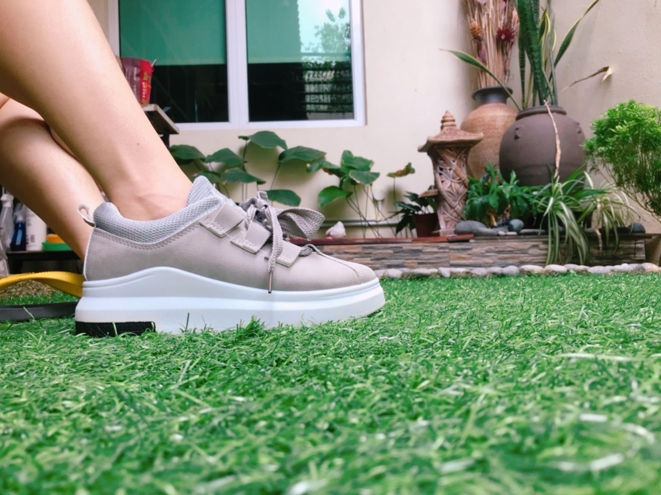 Women korean shoes, Women's Fashion, Footwear, Sneakers on Carousell