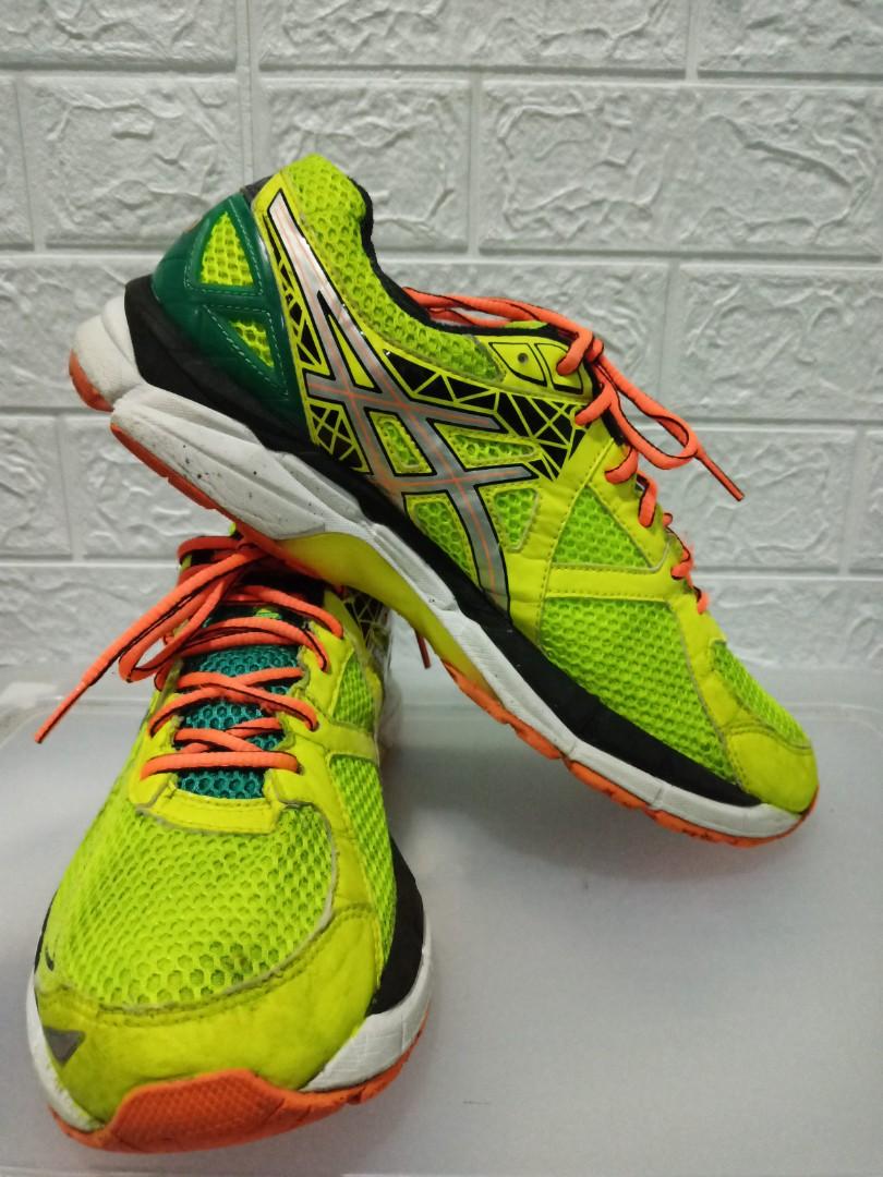 Asics GT2000, Men's Fashion, Activewear on Carousell