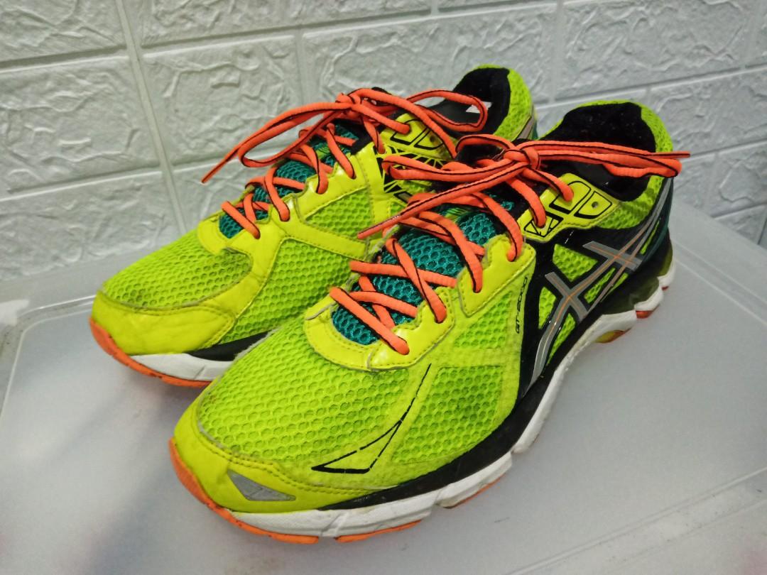 Asics GT2000, Men's Fashion, Activewear on Carousell