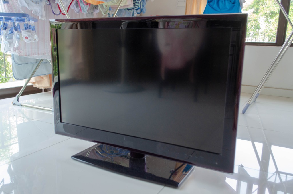 LG 32" TV LED 32LE5500 Infinia Display 32 inch (w/ remote), TV & Home ...