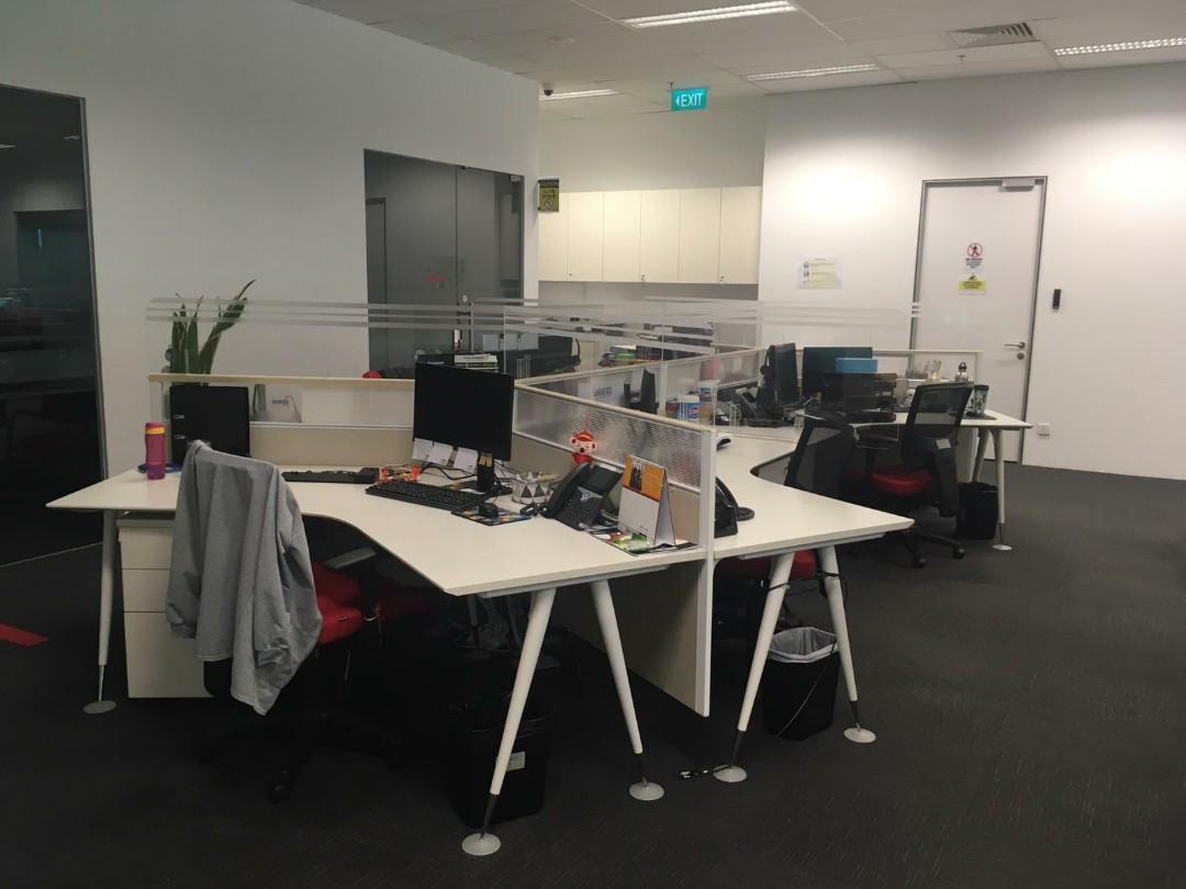 Customised Acrylic Isolation Board, Everything Else on Carousell