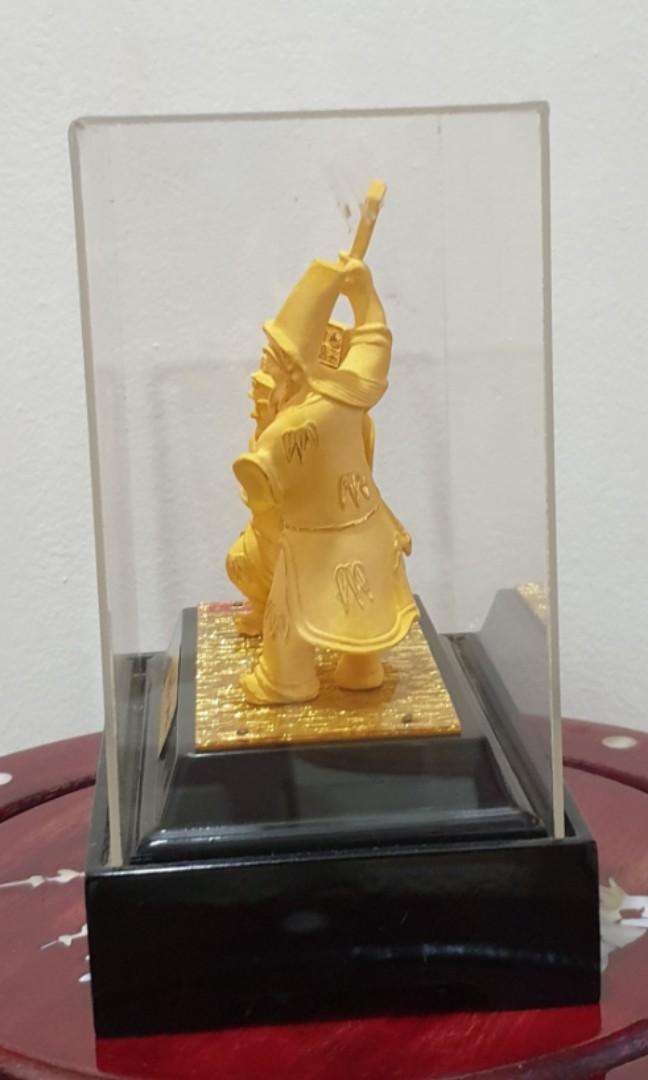Gold plated Da Er Ye Bo statue, Hobbies & Toys, Memorabilia ...