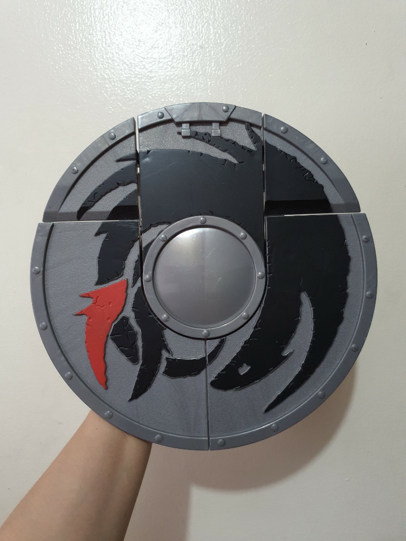 How to Train your Dragon Shield, Hobbies & Toys, Toys & Games on Carousell