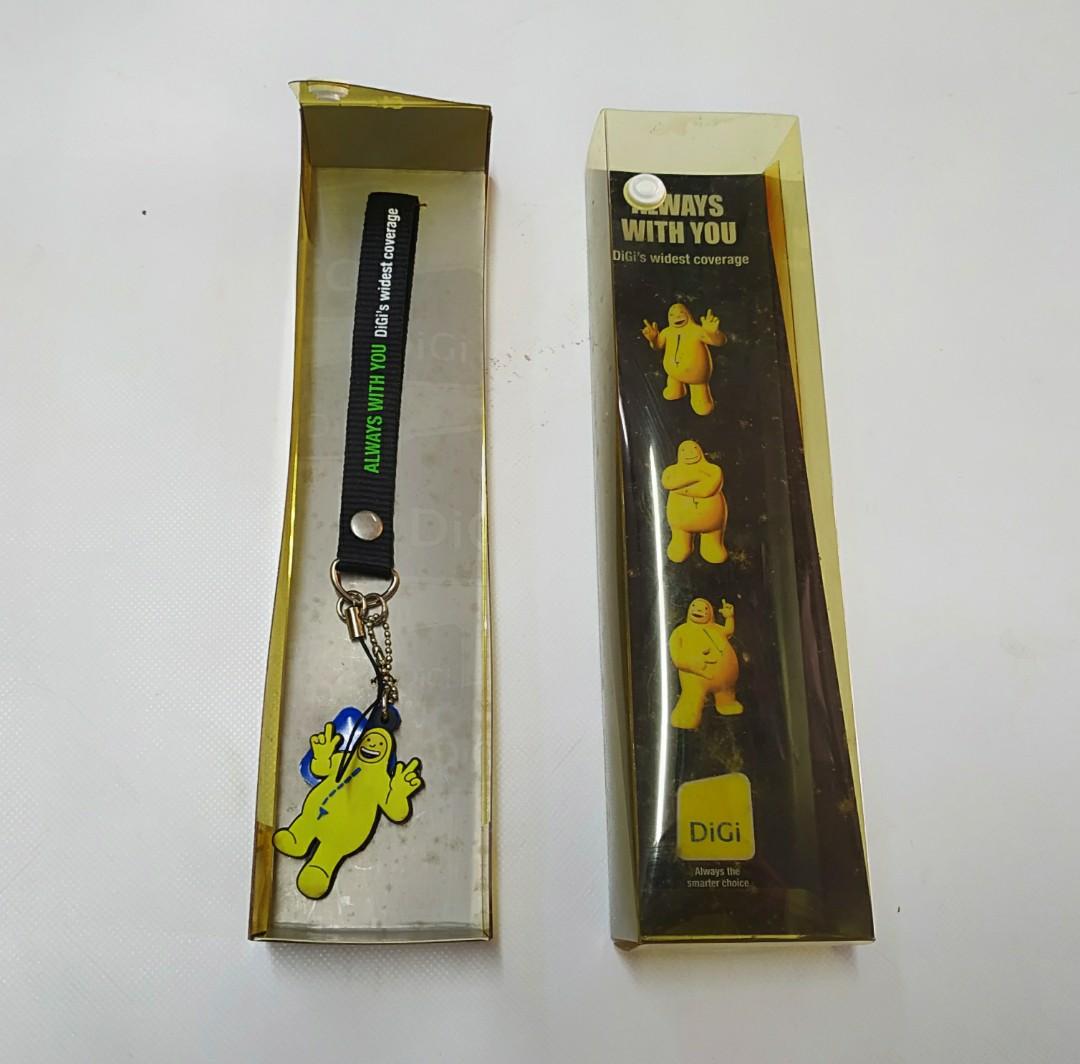 Vintage Digi keychain, Men's Fashion, Muslim Wear, Accessories on Carousell
