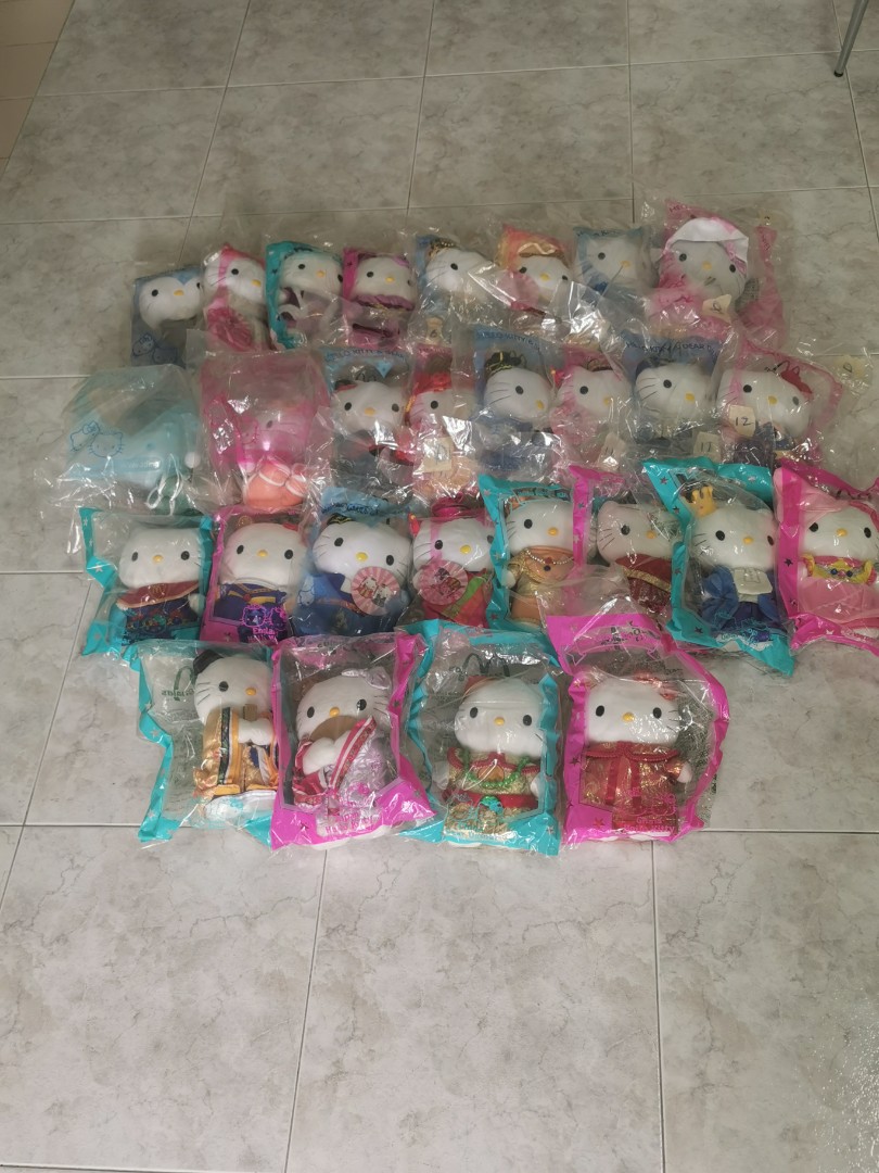 Limited Edition Collectors Sets-Hello Kitty Couple set, Hobbies & Toys ...