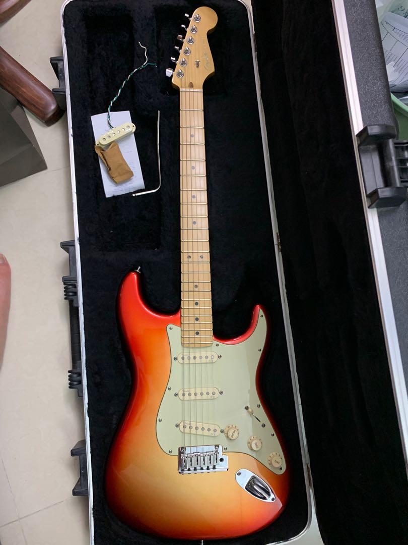 Fender deluxe Strat made in USA, Hobbies & Toys, Music & Media, Musical ...