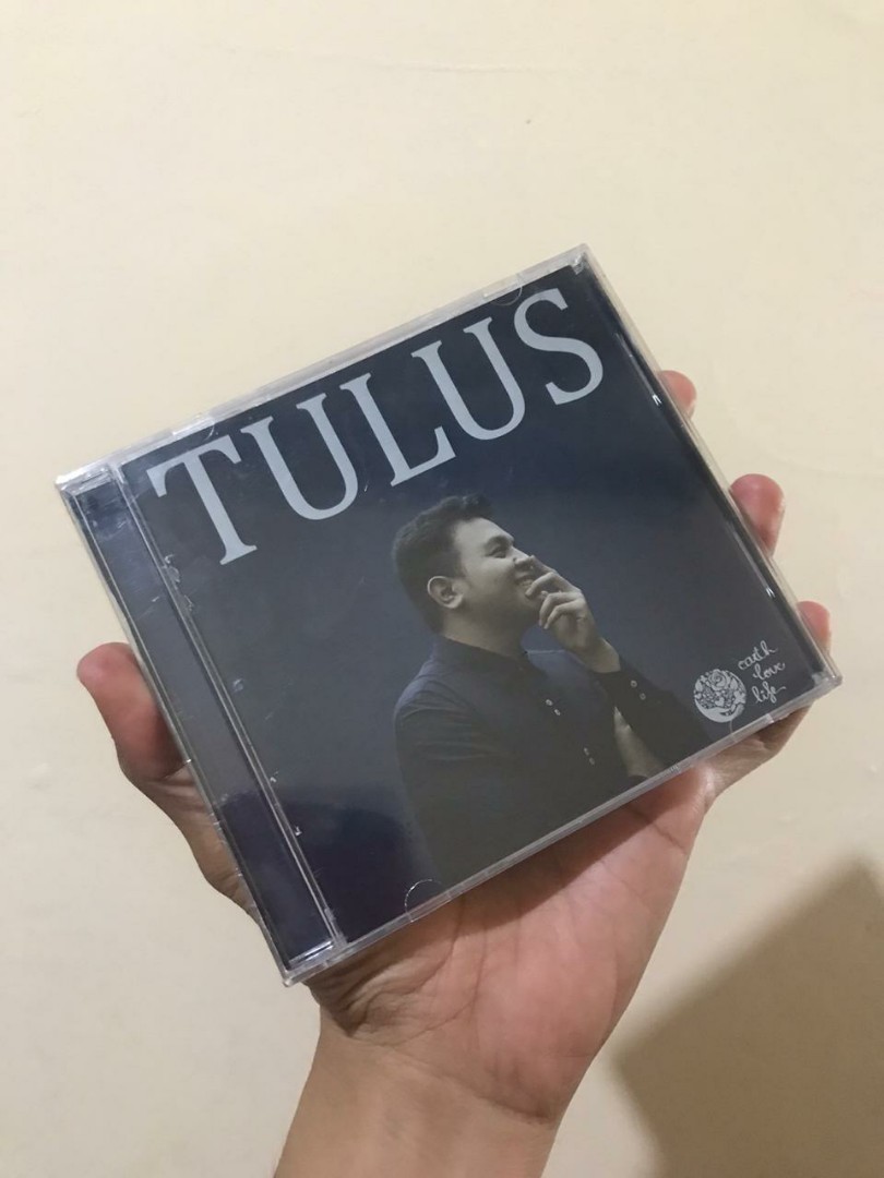 Jual atau barter yg setara Kaset album tulus original baru ( tersegel ...