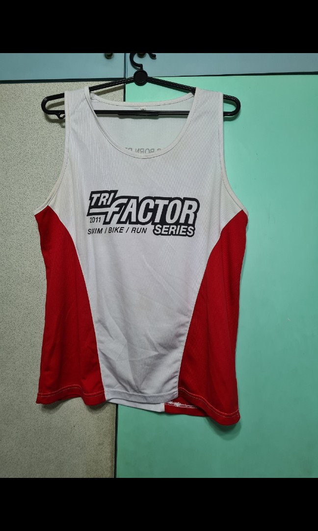 Tri Factor Series Singlet, Men's Fashion, Activewear on Carousell