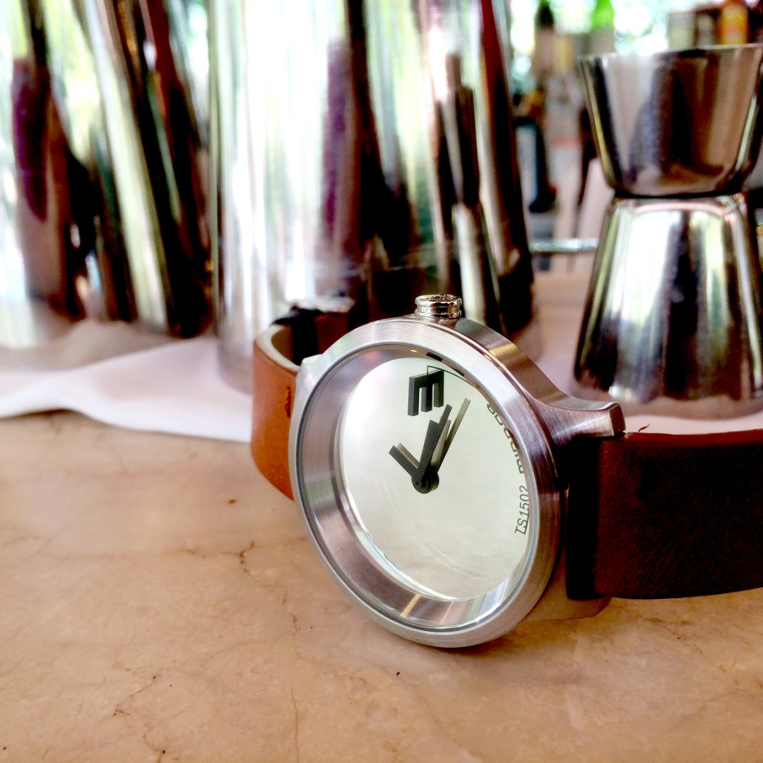 全新行貨 設門市 Tacs Mirror Watch 手錶, 女裝, 飾物及配件, 鑽飾 - Carousell