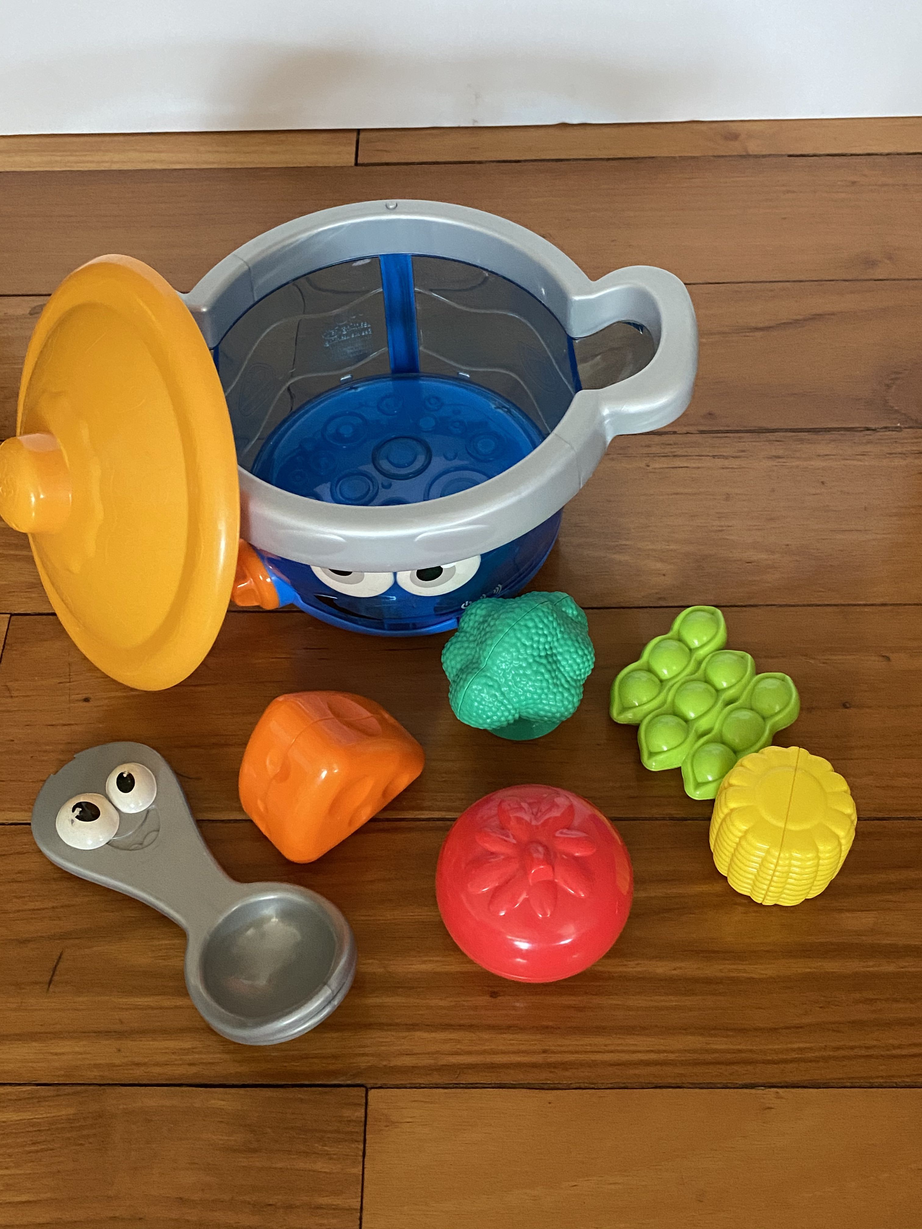 Leapfrog cook and play pot, Hobbies & Toys, Toys & Games on Carousell