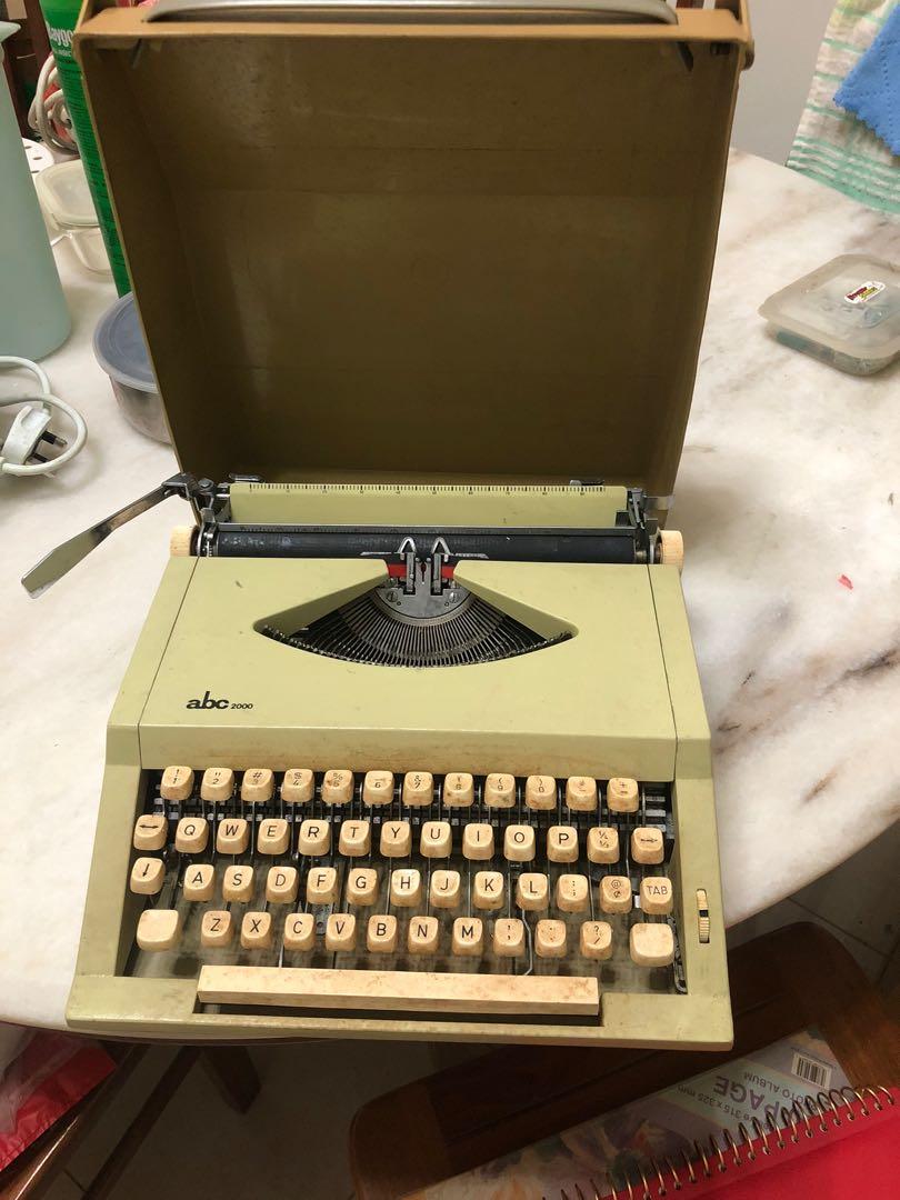 Vintage ABC 2000 manual typewriter, Hobbies & Toys, Memorabilia ...