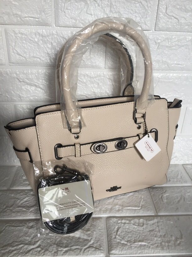 Coach Swagger, Fesyen Wanita, Tas & Dompet di Carousell