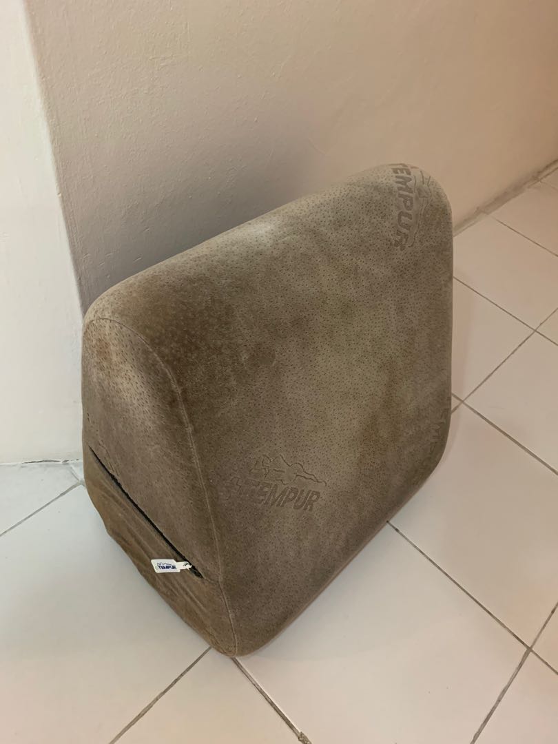 Tempur Backrest Bed Wedge, Furniture & Home Living, Furniture, Chairs ...