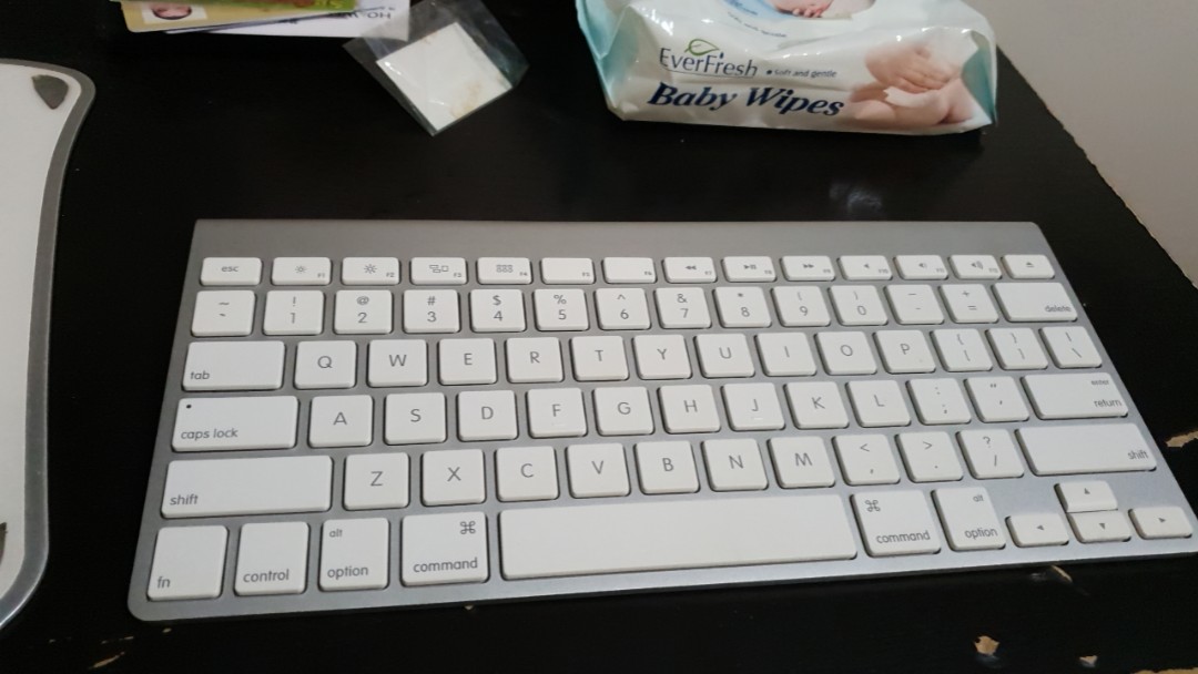 Apple Wireless Keyboard A1314 Computers And Tech Parts And Accessories Computer Keyboard On Carousell