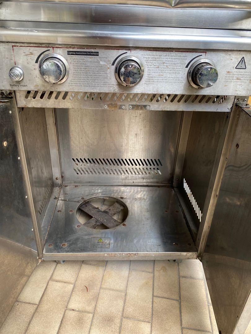 Triple burner Gas BBQ Barbie barbecue, TV & Home Appliances, Kitchen ...