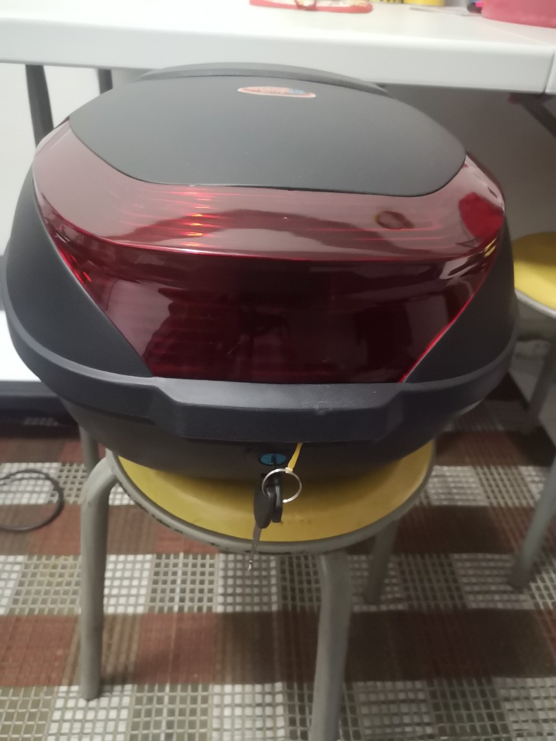 Motor storage box(kotak belakang motor), Motorbikes on Carousell