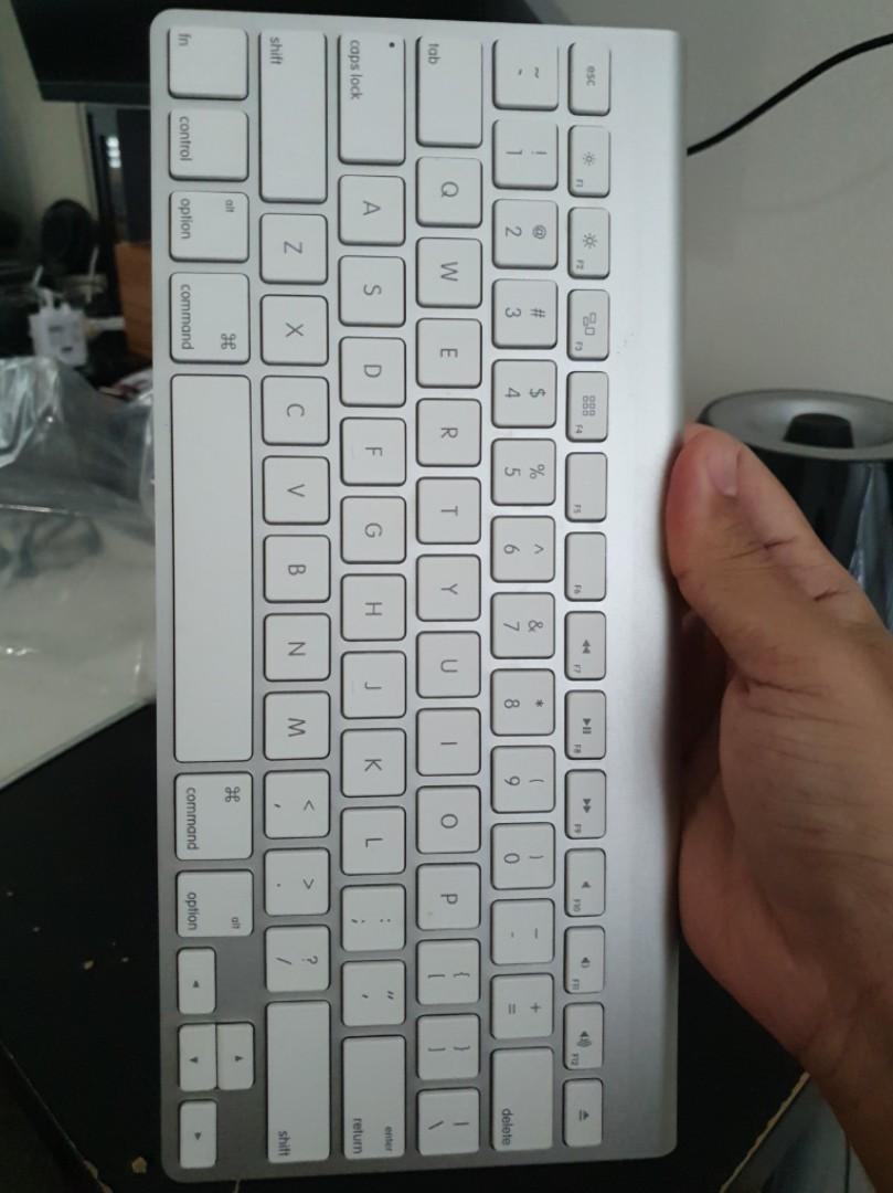 Apple Wireless Keyboard A1314 Computers And Tech Parts And Accessories Computer Keyboard On Carousell
