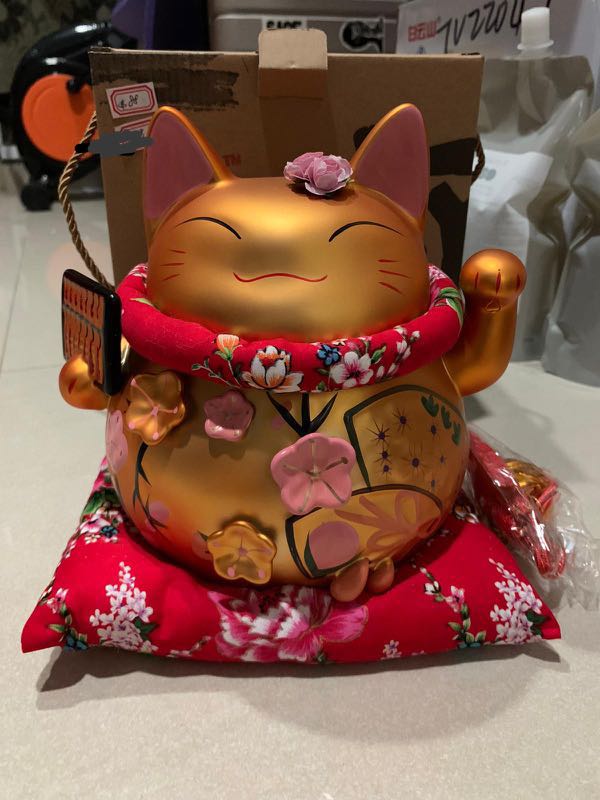 Gold fortune cat 8 inch, Everything Else on Carousell