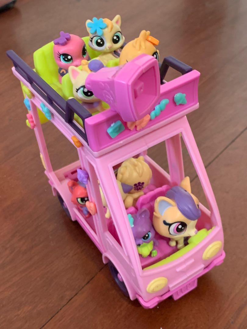 LPS figurines on board an adventure bus with slide, Hobbies & Toys ...