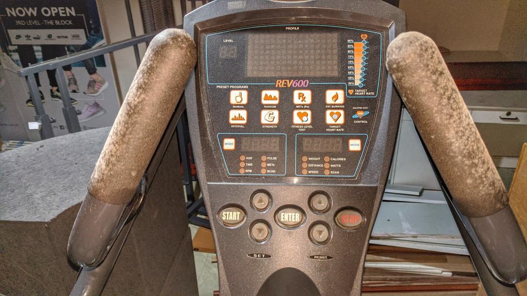 EVO REV 600 Elliptical Trainer, Sports Equipment, Other Sports ...