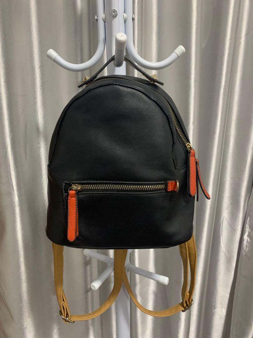 Miniso Mini Backpack, Fesyen Wanita, Tas & Dompet di Carousell