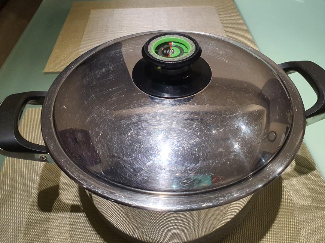 AMC pot, Furniture & Home Living, Kitchenware & Tableware, Cookware ...