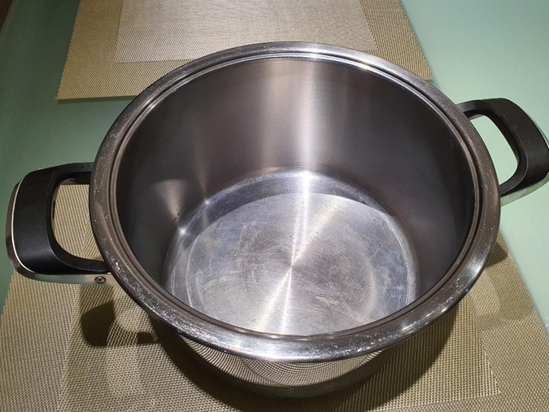 AMC pot, Furniture & Home Living, Kitchenware & Tableware, Cookware ...