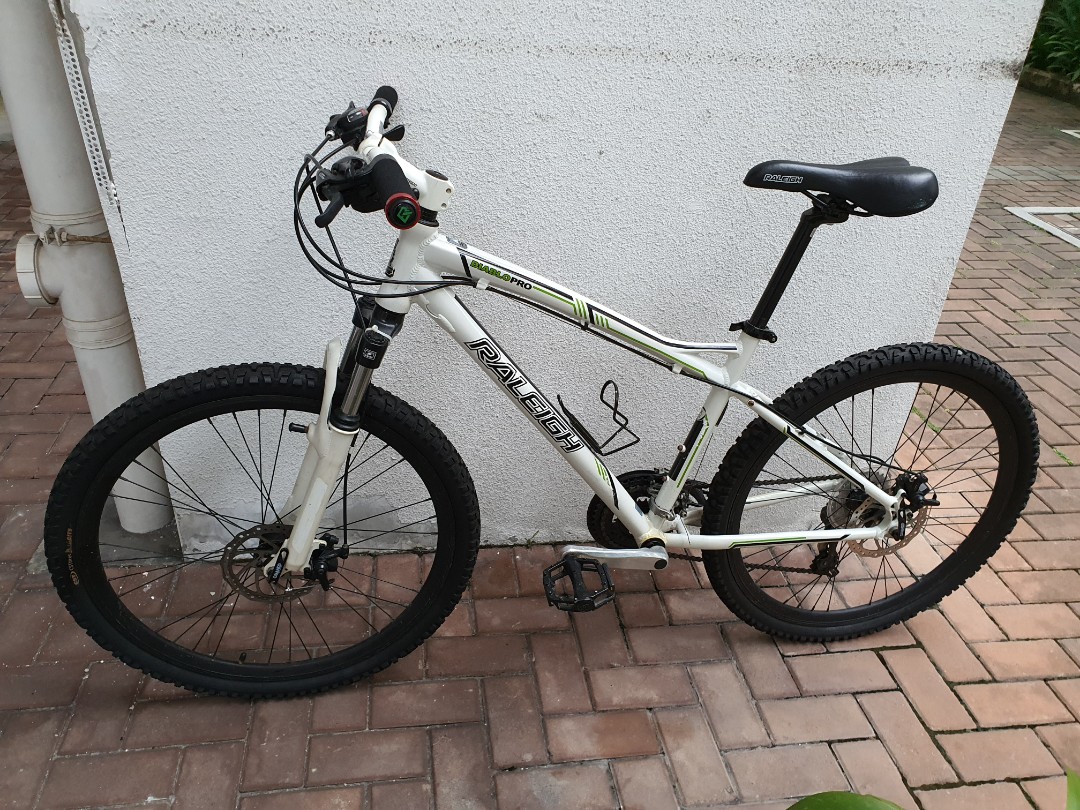 RALEIGH BICYCLE ALL ORIGINAL DISK BRAKES, SUSPENSION & SHIMANO 3X7 21 ...