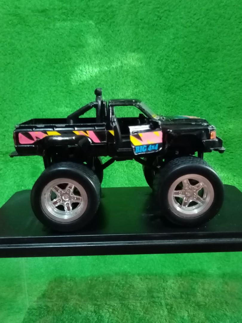 Yonezawa Diapet Toyota Hi-Lux 1:40 scale, Hobbies & Toys, Toys & Games ...