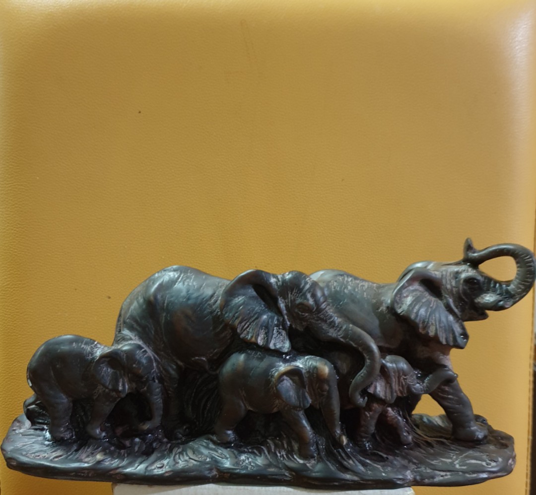 Happy 5 elephants family resin statue, Hobbies & Toys, Memorabilia ...