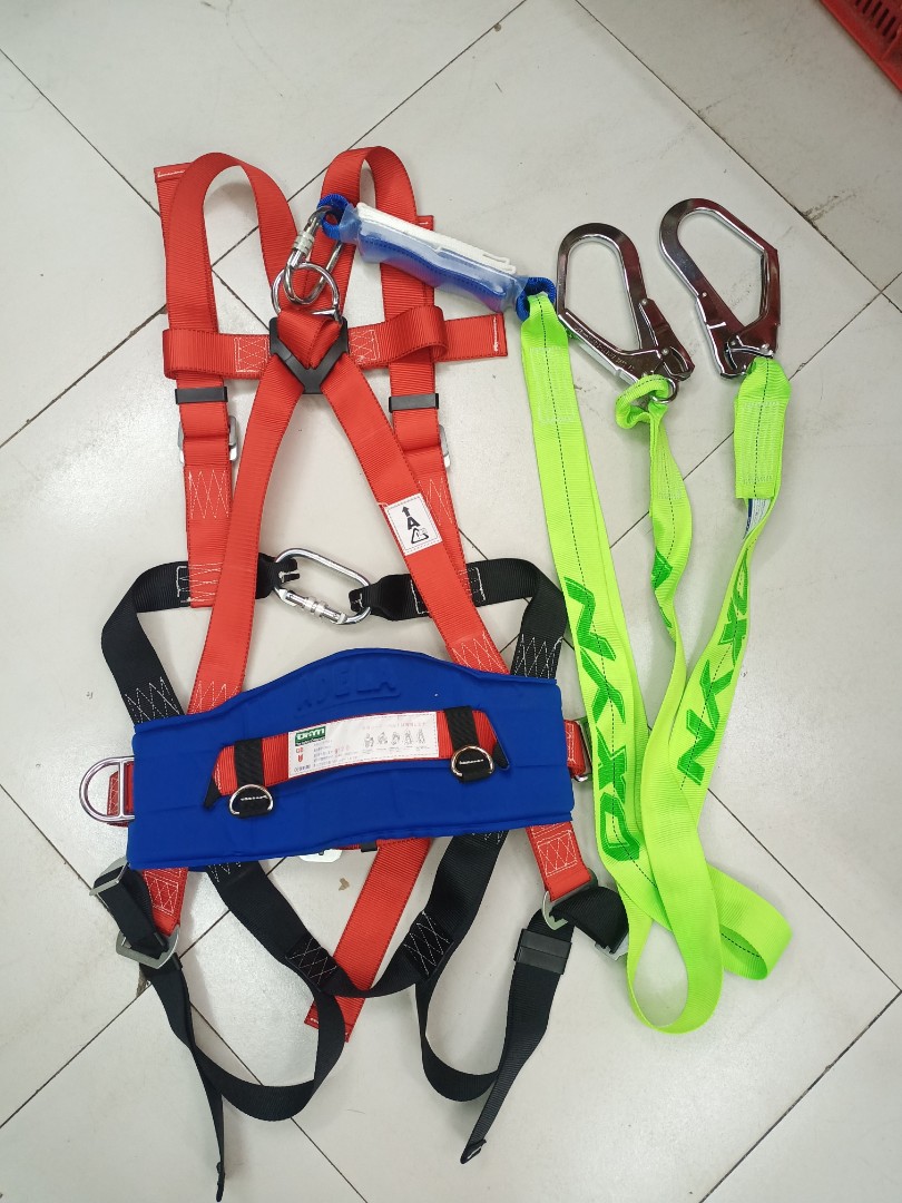 Full body harness, Commercial & Industrial, Construction Tools ...