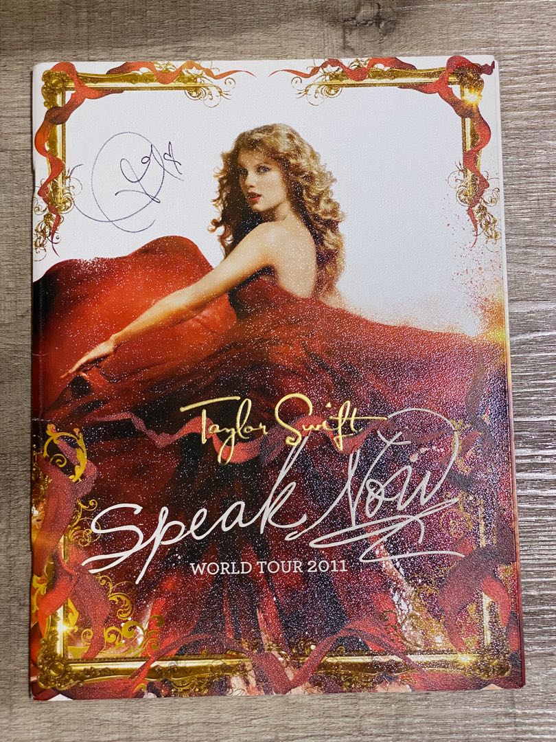 Taylor Swift Signed Speak Now Tour Book, Hobbies & Toys, Music & Media ...