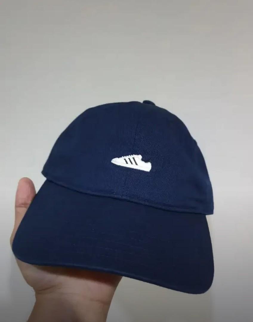 Topi Adidas original navy, Fesyen Pria, Aksesoris, Topi di Carousell