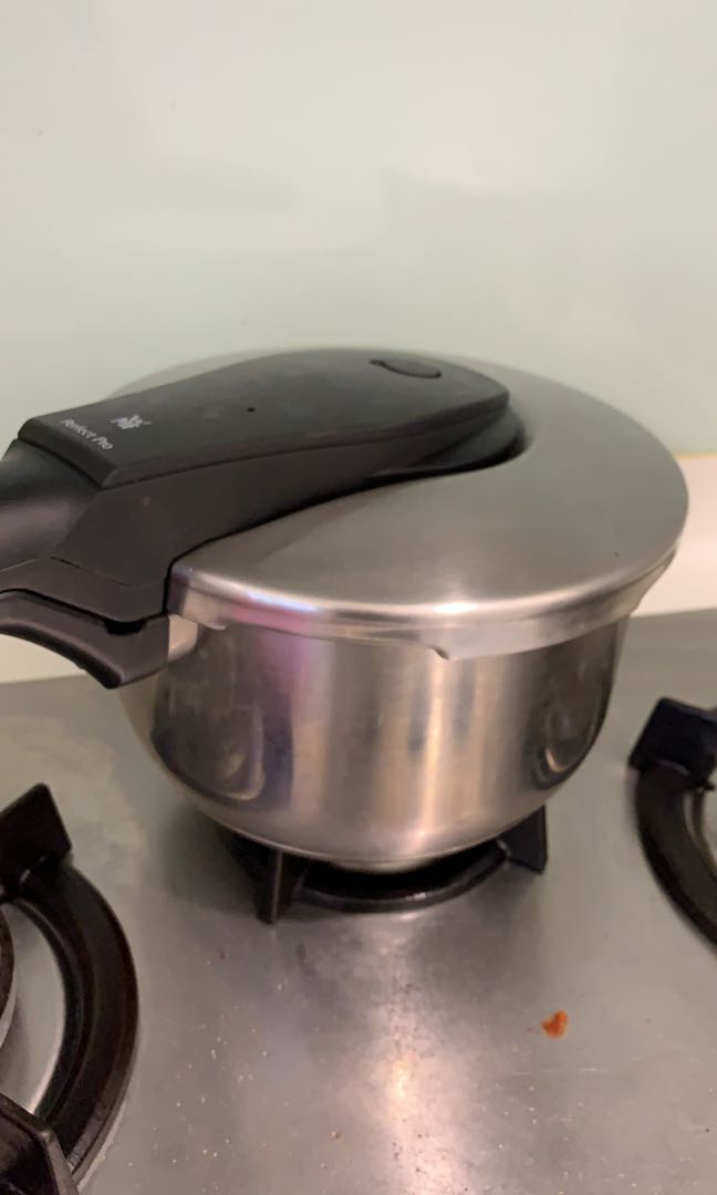 WMF Perfect Pro Pressure Cooker with O Insert, 4.5 L, TV & Home ...