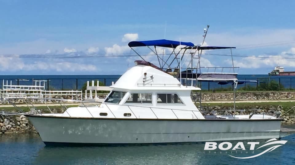 35' Flybridge Convertible, Sports Equipment, Sports & Games, Water ...